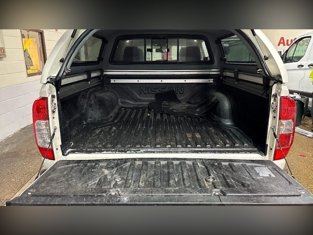 Used 2020 Nissan Navara 2.3 dCi N-Guard Auto 4WD Euro 6 4dr for sale in ...