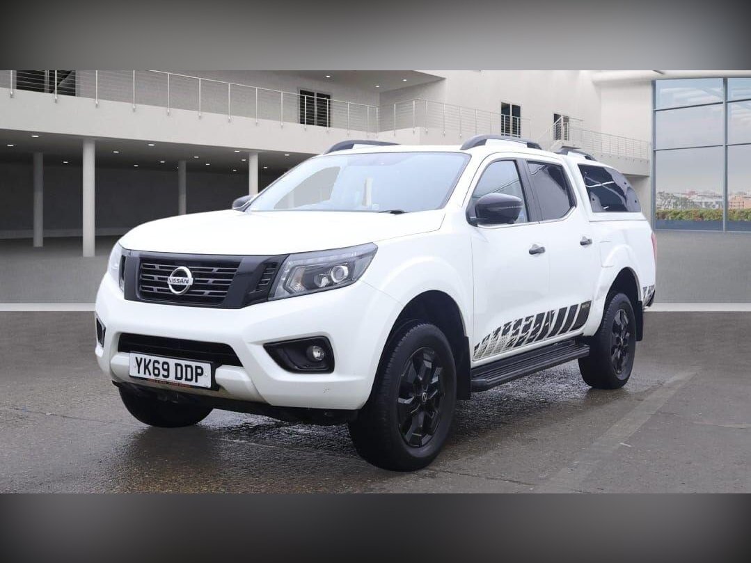Used 2020 Nissan Navara 2.3 dCi N-Guard Auto 4WD Euro 6 4dr for sale in ...